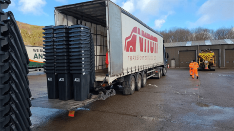 Tail Lift Deliveries using Artic Lorries using Artic Lorries by Viton